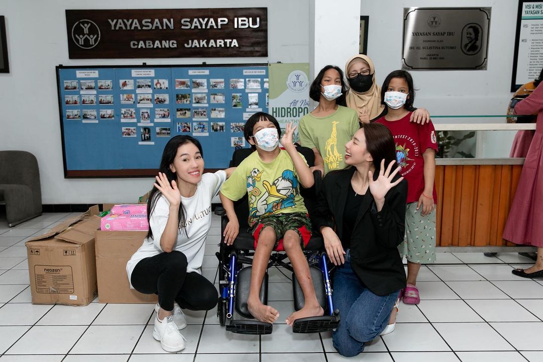 Kunjungan Miss Grand International 2021 ke Yayasan Sayap Ibu Cabang ...