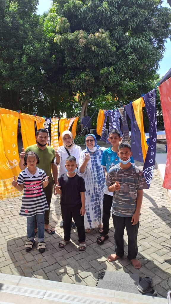 Belajar Membuat Batik Shibori Bersama Anak – Anak Unit Cirendeu ...